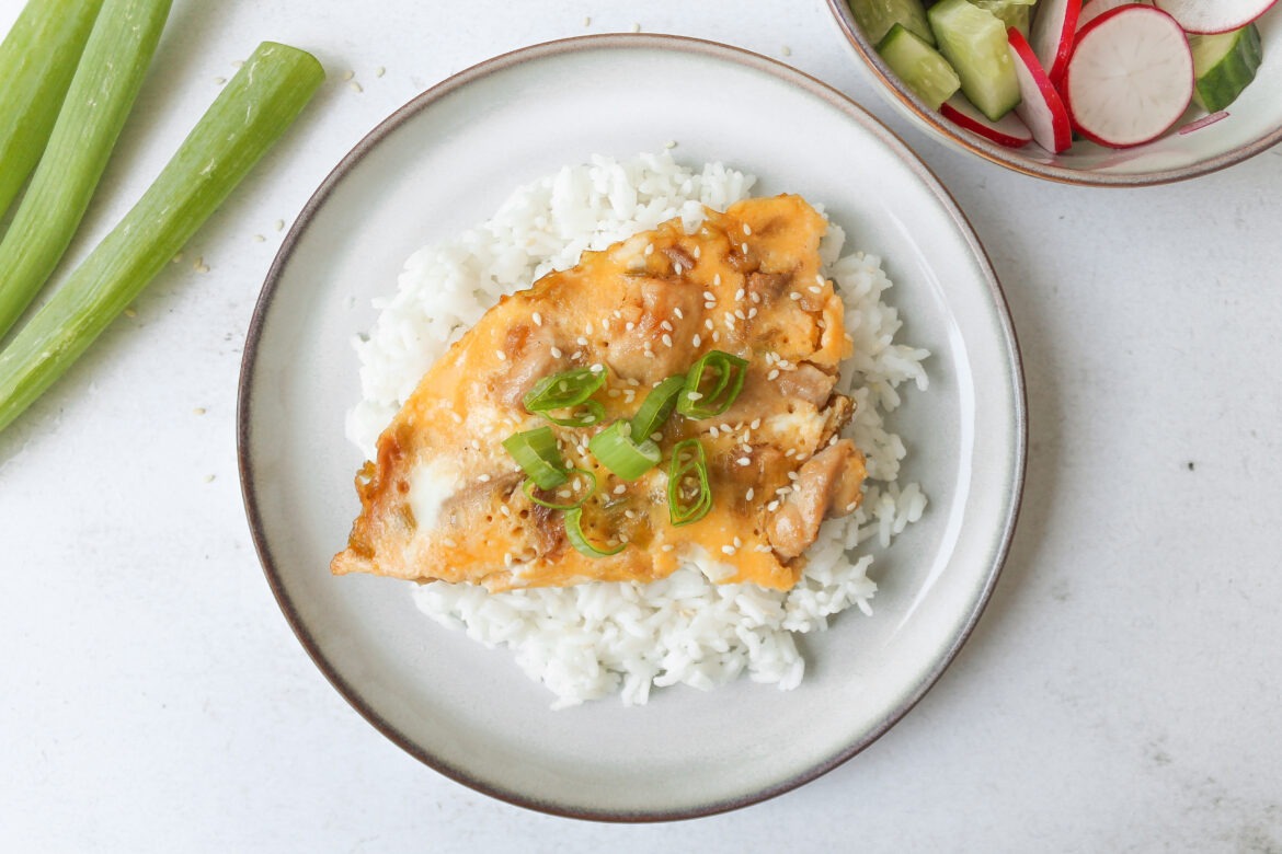 Kippendij teriyaki omelet met rijst - Joyful Food